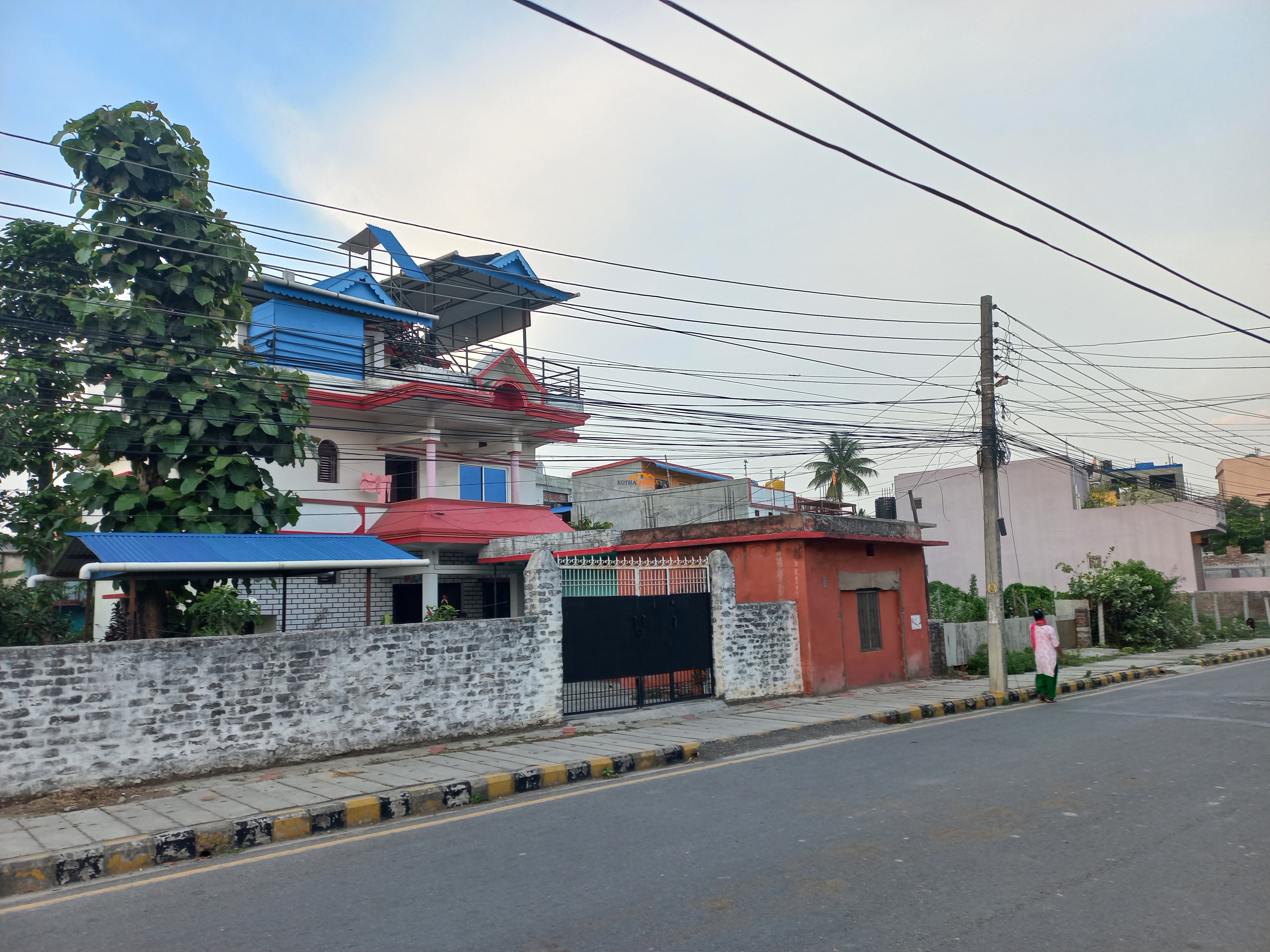 2nd Flat on rent with terrace. 3 story house with big compund and ...